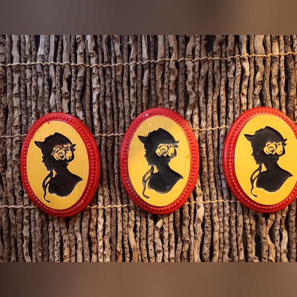 unbranded | Wall Decor | 3 Vintage Cameo Silhouette Chalkware Plaques ...